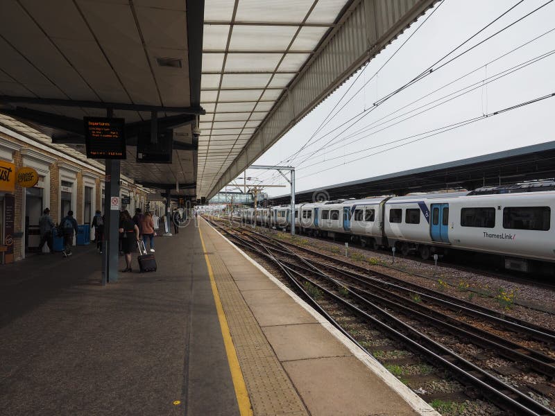 Cambridge railway station editorial photo. Image of railway - 130158776