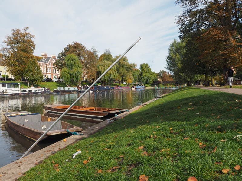 Came Do Rio Que Punting Em Cambridge Foto Editorial - Imagem de europa ...