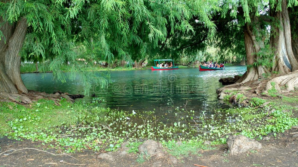 Camecuaro lake editorial photography. Image of beautiful - 94297007