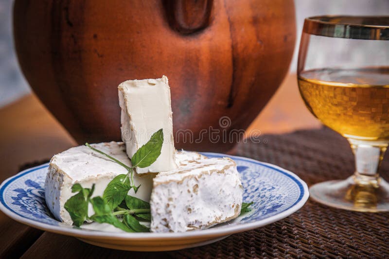 Camembertost, Brieost, Mjuka Franska Ostar Arkivfoto - Bild av honung ...