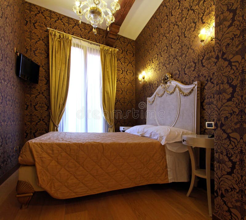 Camera da letto Rococo immagine stock. Immagine di basamento - 25307437