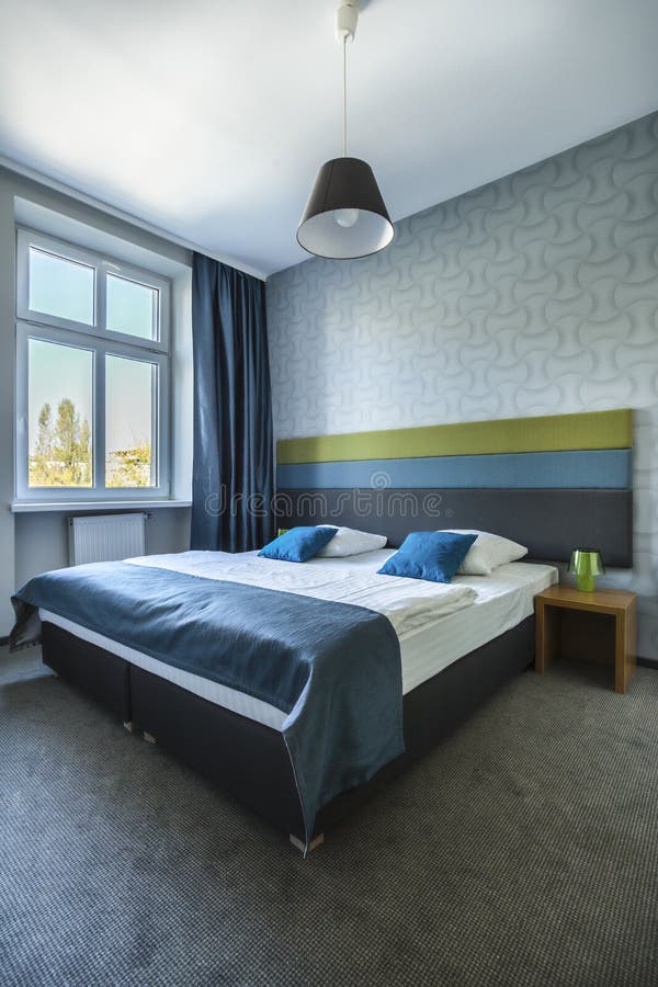 Camera di albergo moderna fotografia stock. Immagine di architettura ...