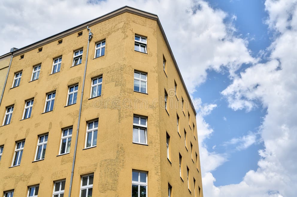 Camera E Cloudscape, Berlin Kreuzberg Immagine Stock - Immagine di ...