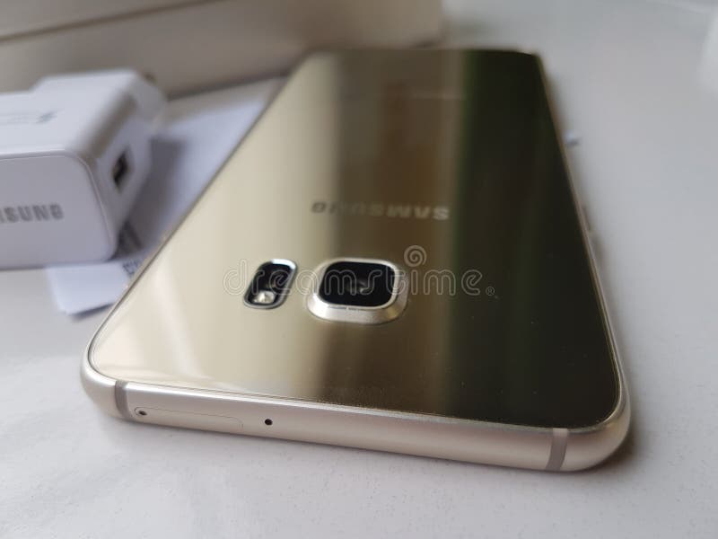 Camera Samsung Galaxy S6 Edge Plus Editorial Stock Image - Image of ...
