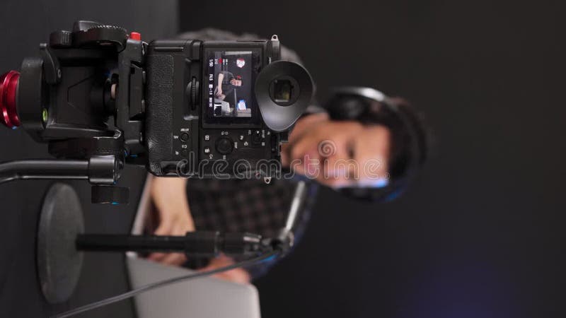 Camera Screen Recording Young Man S Video Tutorial for Vlog in Vertical ...