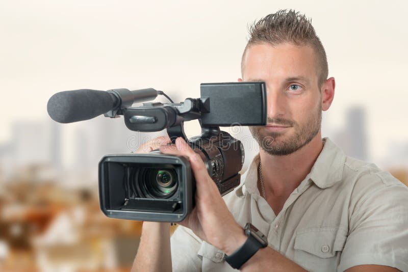 Cameraman Et Journaliste Professionnel De Nouvelles Avec L'homme D ...
