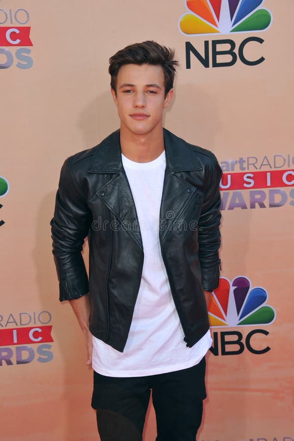 Cameron Dallas photographie éditorial. Image du radio - 53171627