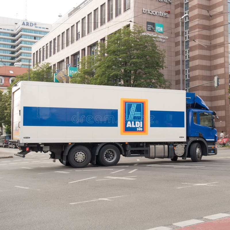 Camión de Aldi foto de archivo editorial. Imagen de espacio - 42594923