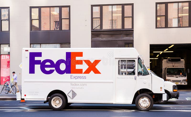 Caminhão Expresso De Fedex Em Manhattan Foto de Stock Editorial ...