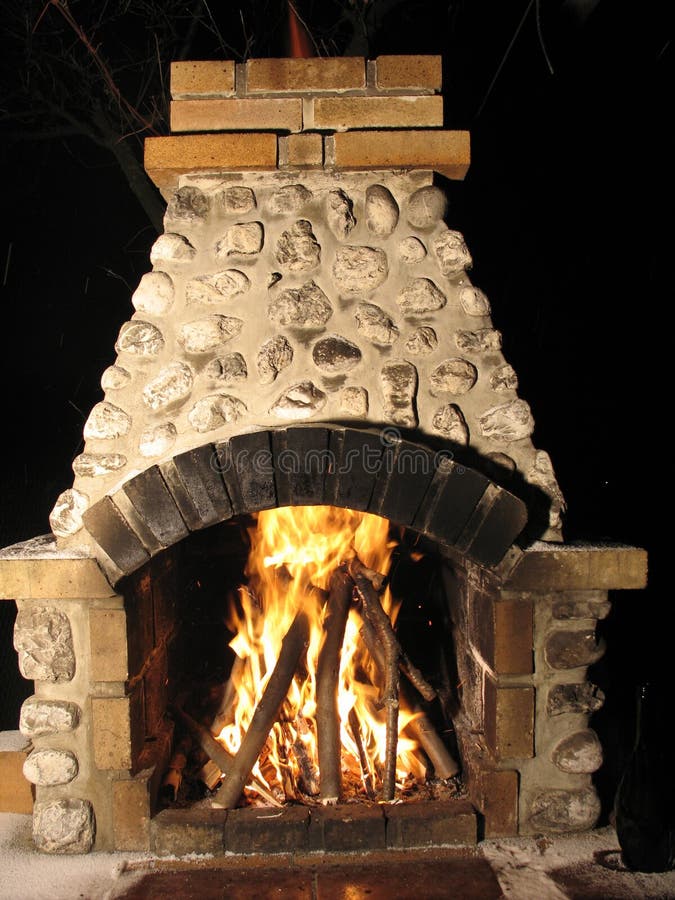 Camino fotografia stock. Immagine di fuoco, fiamme, sera - 25941886