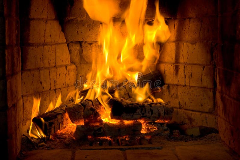 Fuoco Nel Camino. Primo Piano Della Legna Che Brucia Nel Fuoco Immagine ...