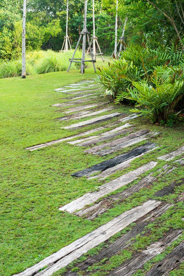 Camino de madera foto de archivo. Imagen de recorrido - 92190628