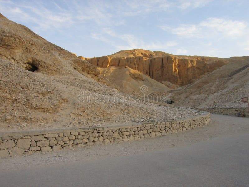 Camino en el desierto foto de archivo. Imagen de caliente - 12570528