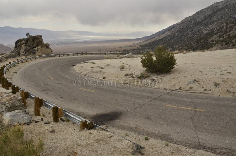 Camino Escarpado De La Montaña Imagen de archivo - Imagen de subida ...