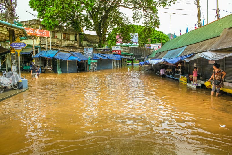 Camino inundado imagen de archivo editorial. Imagen de clima - 93578949
