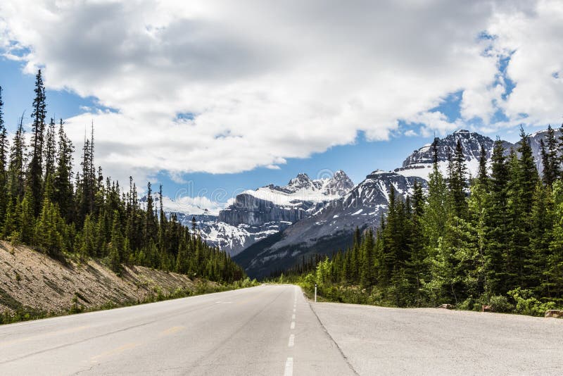 Camino a La Ruta Verde II De Icefield Foto de archivo - Imagen de picos ...