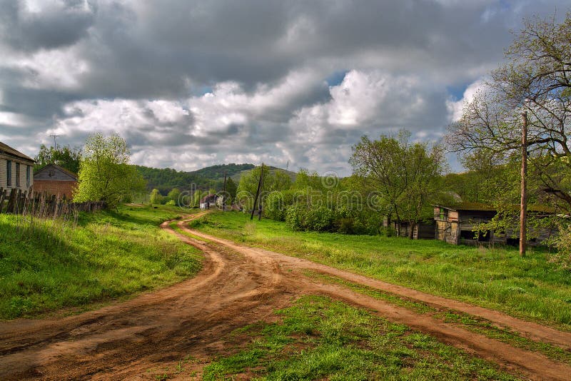 Camino, Nubes, Pueblo Estepa Rusa Foto de archivo - Imagen de horizonte ...