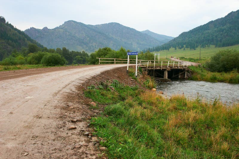 Camino, río y puente, imagen de archivo. Imagen de viejo - 1387407