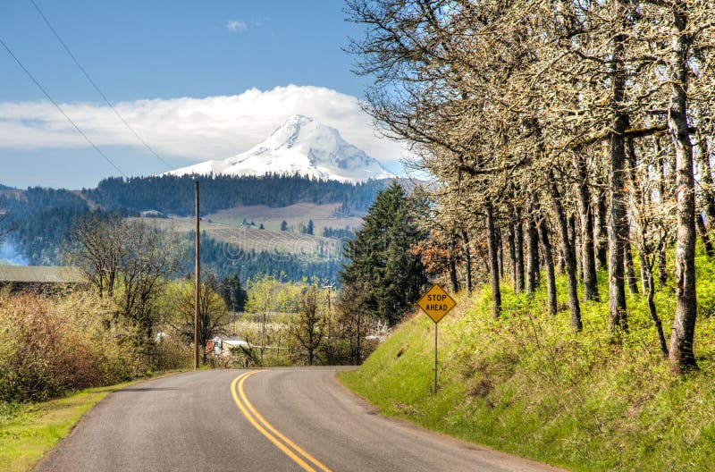 Camino Rural, Hood River Valley, Oregon Foto de archivo - Imagen de ...