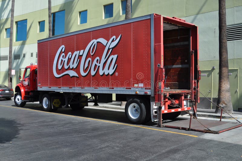 Camion De Distribution De Coca-cola Image éditorial - Image du delivery ...