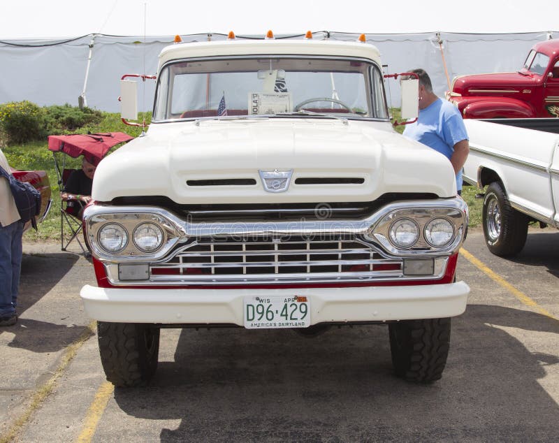 Camion Pick-up Rouge Front View De F-100 De Ford De Vintage Photo ...