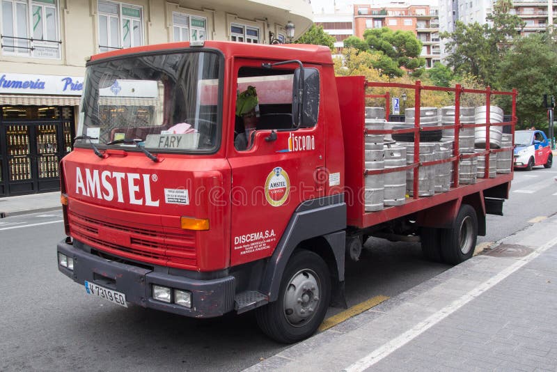 Camion de distribution image stock. Image du course, cargaison - 10053993