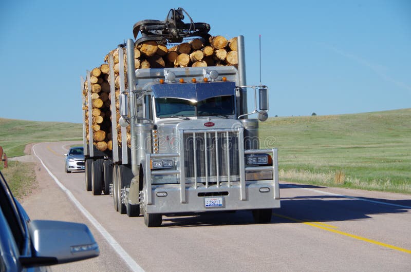 Camion de Peterbilt photo stock éditorial. Image du pris - 96149598