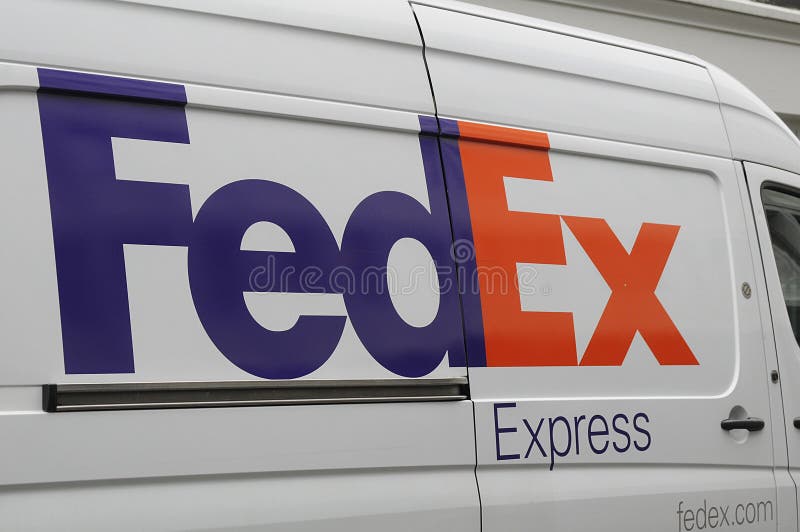 CAMIONETE DE ENTREGA EXPRESSA DE FEDEX Imagem Editorial - Imagem de ...