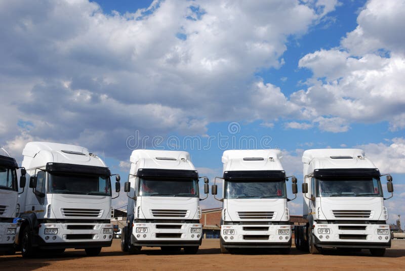 Camions de cargaison image stock. Image du espace, énorme - 3313811