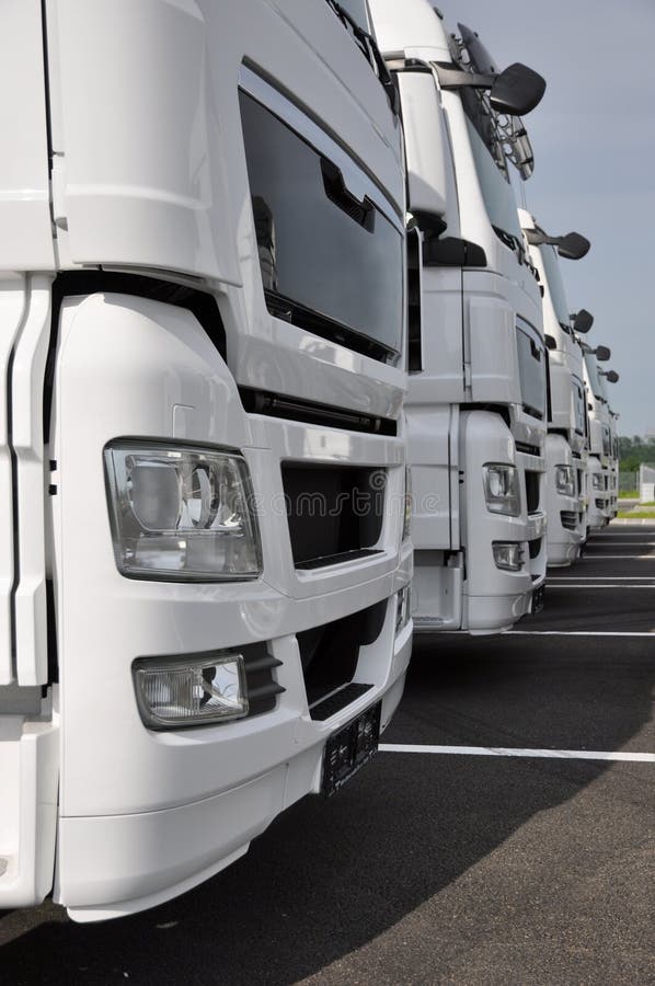 Stock de semi-remorques image stock. Image du blanc, chargement - 14972713