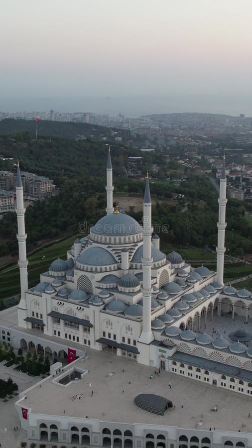 Camlica Mosque in Istanbul, Turkey, the Largest Mosque in Turkiye ...