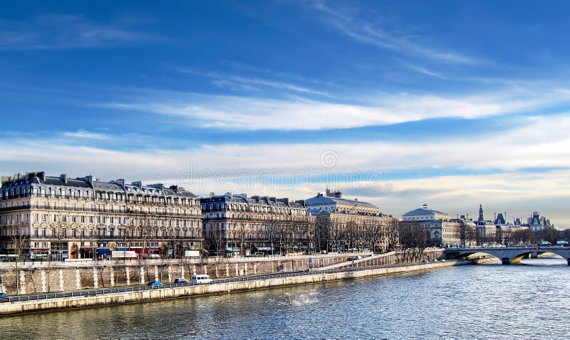Camminando Lungo La Senna, Parigi. Immagine Stock - Immagine di ...