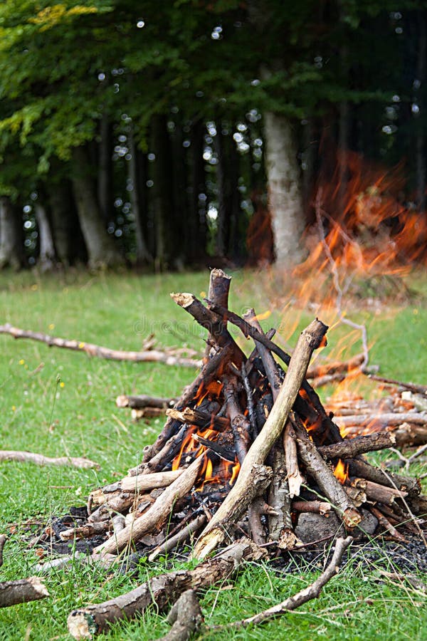 Camp fire stock image. Image of firewood, mountains, barbecue - 15618489