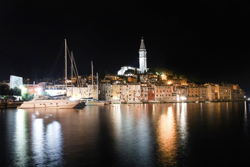Yacht in Rovigno Alla Notte Fotografia Editoriale - Immagine di ...
