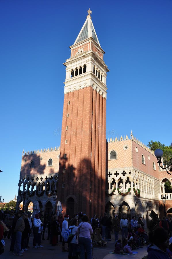Campanile Van Het Teken Van San in Disney Epcot, Orlando Redactionele ...