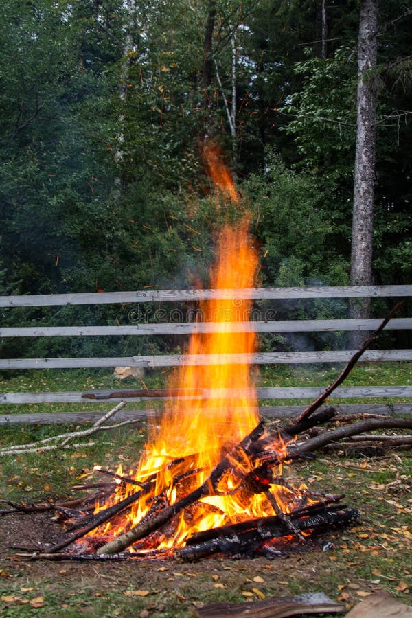 Campfire stock image. Image of comfortable, calm, carbon - 33988273