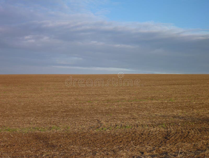 Terreno agricolo arato fotografia stock. Immagine di campo - 14215890