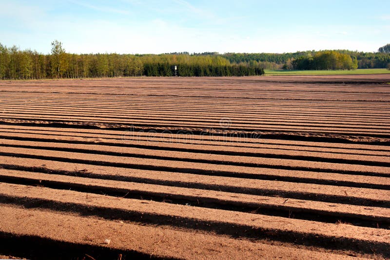 Campo arato e lavorato immagine stock. Immagine di nave - 154074665