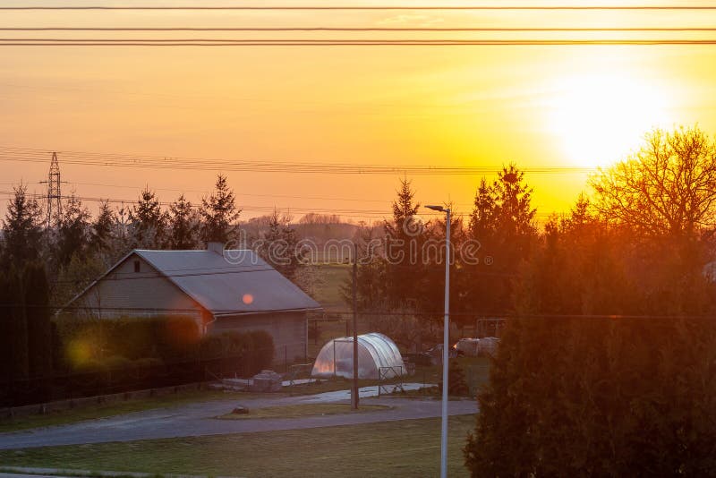 Campo Con Puesta De Sol Natural En Horizontal. Imagen de archivo ...