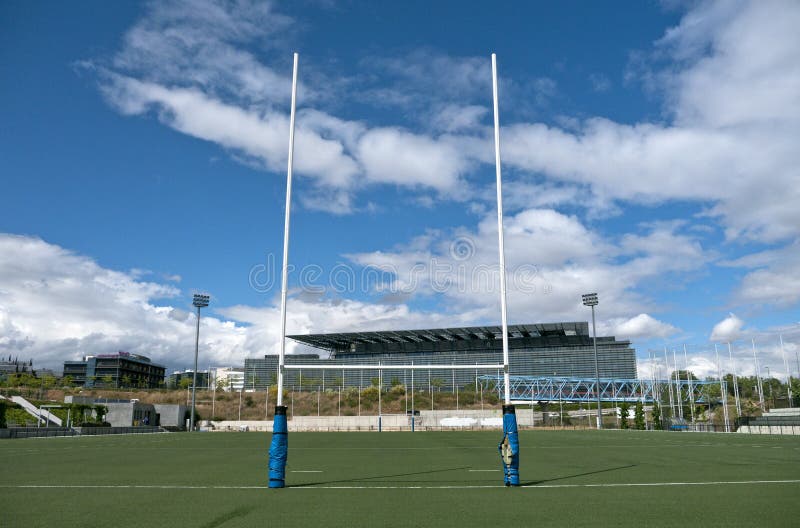 Campo e pali di rugby fotografia stock. Immagine di rugby - 24178852