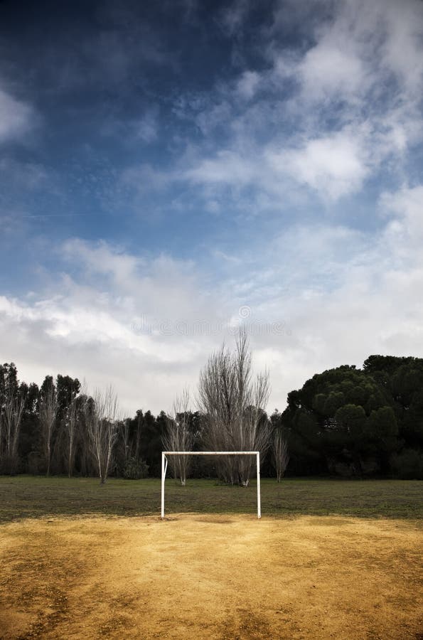 Campo De Fútbol En Un Parque Imagen de archivo - Imagen de tierra ...