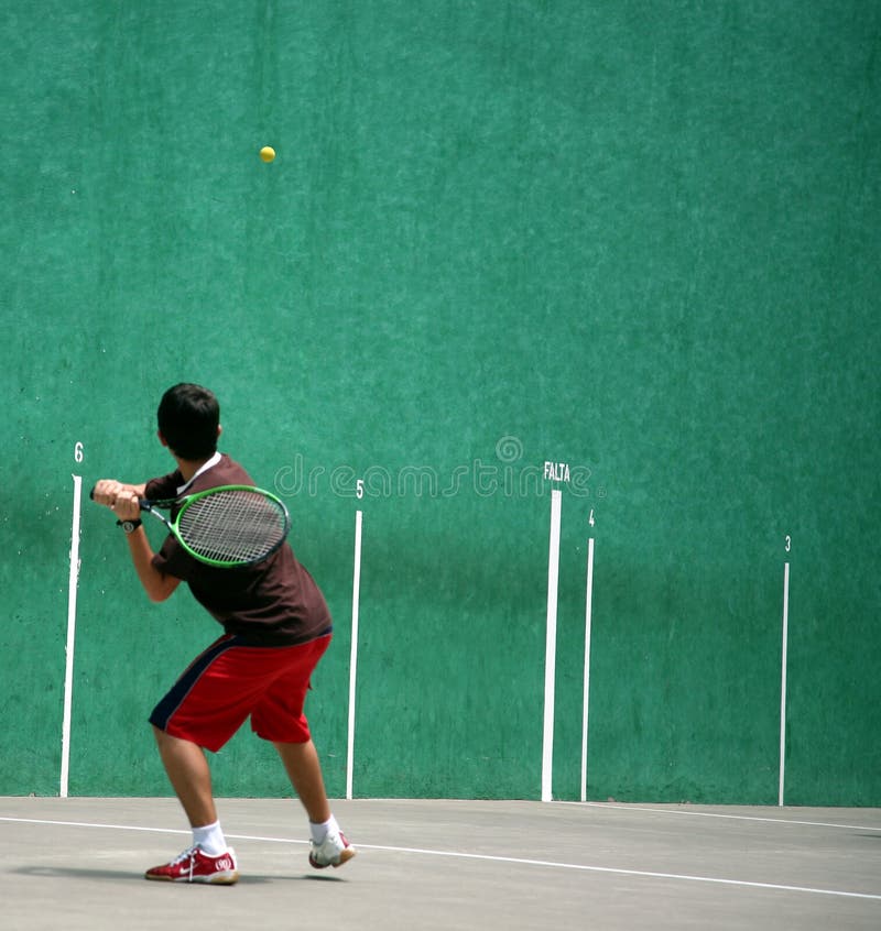 Campo de Fronton foto de archivo. Imagen de exterior, muchacho - 927448