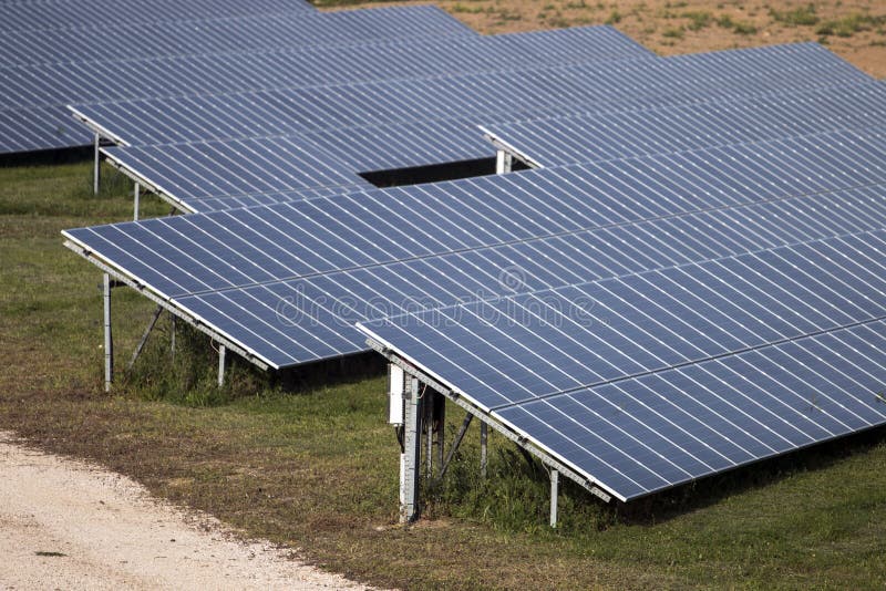 Campo De Los Paneles Solares Imagen de archivo - Imagen de azul, panel ...