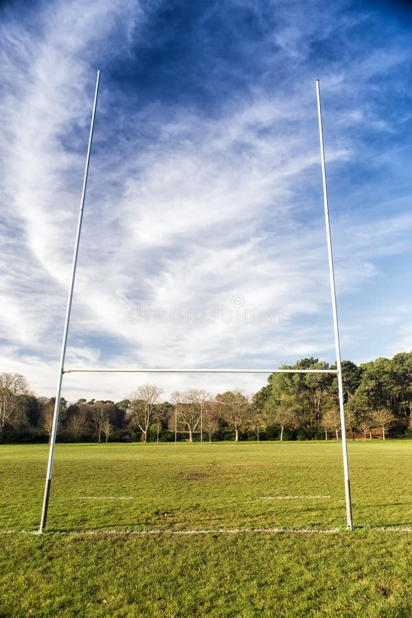 Campo e pali di rugby fotografia stock. Immagine di rugby - 24178852