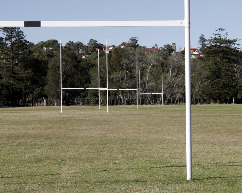 Campo e pali di rugby fotografia stock. Immagine di rugby - 24178852