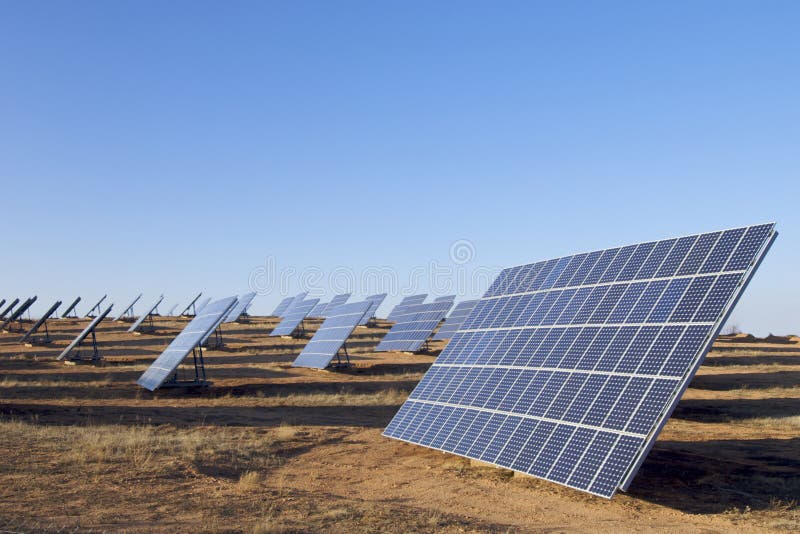 Campo solar foto de stock. Imagem de inovativo, painel - 12865970