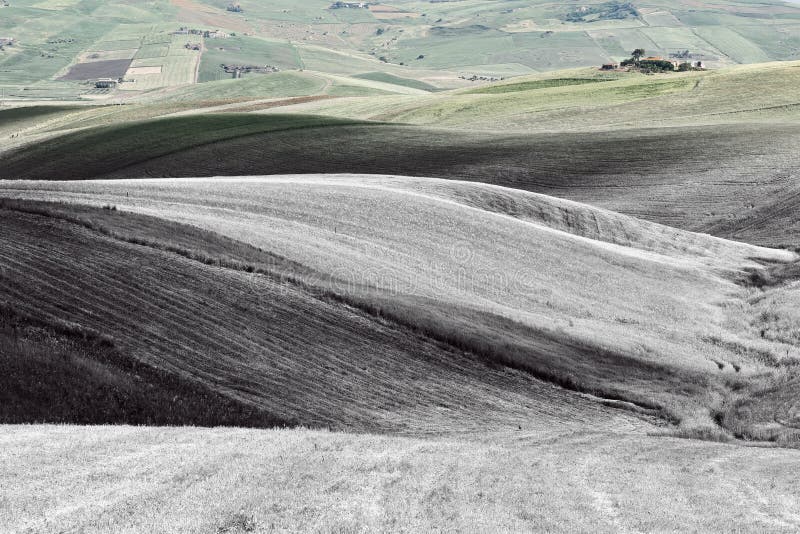 Campos de restolho imagem de stock. Imagem de casa, campo - 101853123