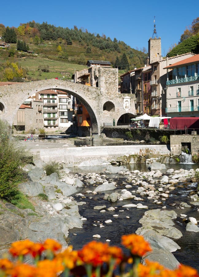 Camprodon in Pyrenees editorial stock image. Image of buildings - 86389414