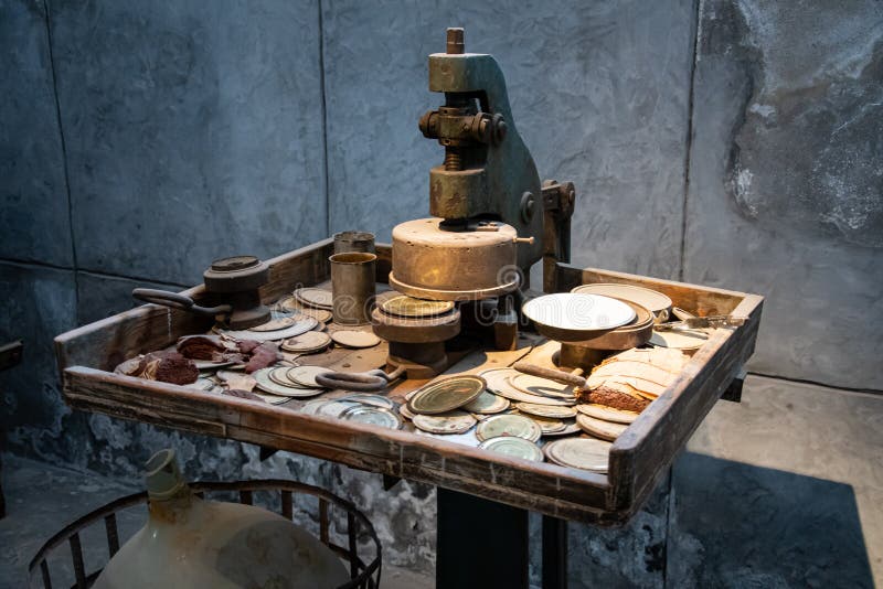 Can lid press stock image. Image of press, technology - 162671103