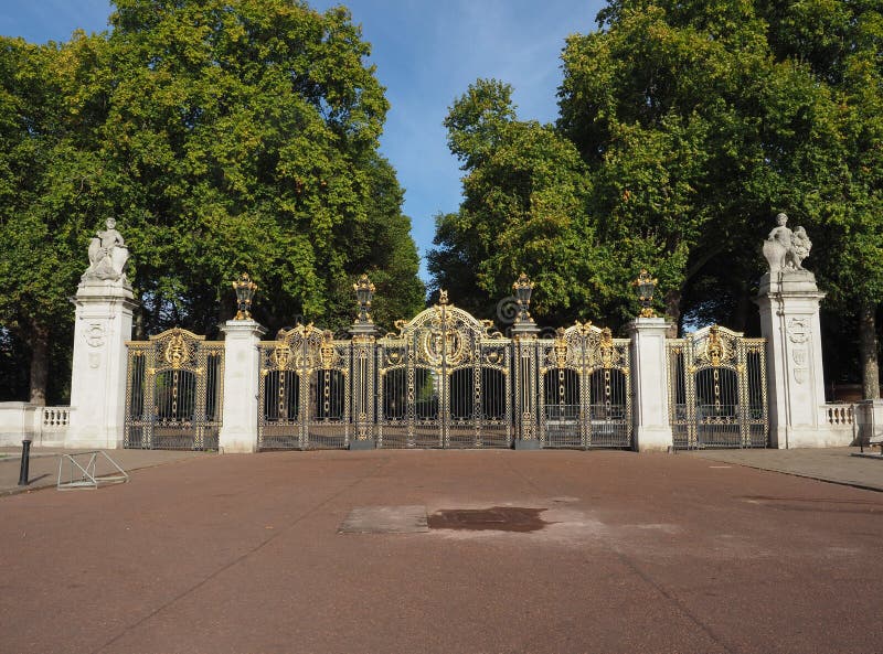 Canada gate in London editorial stock photo. Image of london - 268374748